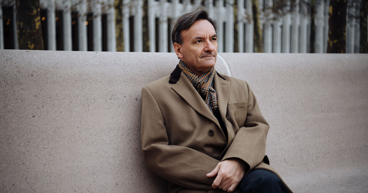 Portrett af Sir Stephen Hough | Tónleikar & miðasala ...