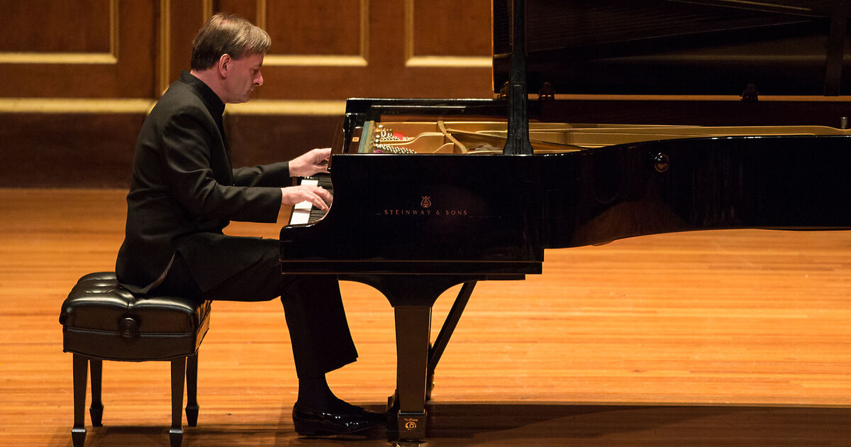 Sir Stephen Hough tekinn tali | Fréttasafn | Sinfóníuhljómsveit Íslands